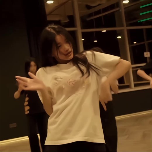 Tante Erni dan JKT48: Nonton Edit Menarik Gen 12