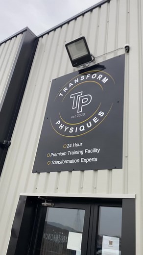 Job completed for our neighbours, using contract grade carpet and installing a new track 🔥 Carpet World is your locally owned flooring, sofa, furniture and bed superstore 🔥 We offer a price promise, We won’t be beaten on anything like for like 🙌🏽 Support your local store whilst beating big chain store prices 👏🏽 Support local and pay wholesale price 🏷 Unrivalled on price and service 🌎 . . . . #carpets #carpetshop #flooring #flooringideas #carpetfitting #underlay #vinyl #vinylflooring #sof