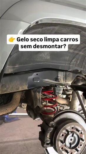 Marcelo Junior |Criador de conteúdo Digital on Instagram: "Gelo seco limpa carros sem desmontar? . Muitos vídeos mostram peças “enferrujadas” voltando a parecer novas em segundos — e isso gera dúvidas. . O que quase ninguém explica é que nem tudo que parece ferrugem é corrosão profunda, e nem toda limpeza é restauração. . O que essa tecnologia do jateamento com gelo seco entrega é real: remove óleo, graxa, sujeira pesada e ferrugem superficial, sem água, sem resíduos e sem desmontar o veículo. .