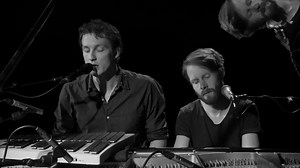 6.8K views · 192 reactions | Spaceman Spiff aka. Hannes Wittmer und Enno Bunger lassen Tischtennisbälle auf Klavierseiten tanzen und sorgen für einen herzerwärmenden Auftritt voller Magie. | TV Noir | Facebook