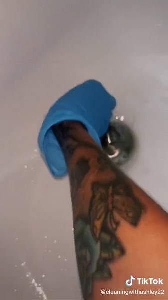 A quick shower clean with CLR & magic eraser🫧 #fyp #cleantok #clrcleaningproducts #magiceraser #bathroomclean #showerclean #asmr #asmrcleaning