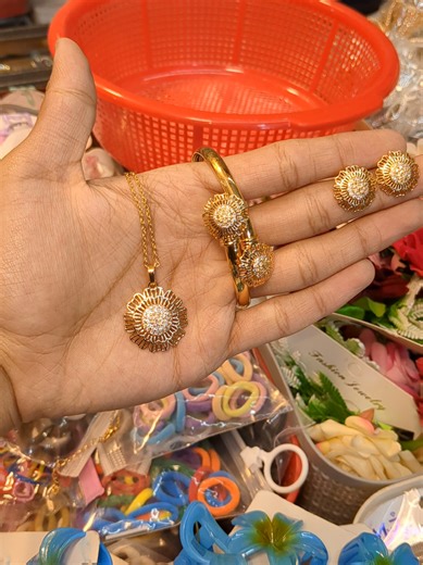 Stylish Chain Locket Tops and Handcuff Sets for Sale