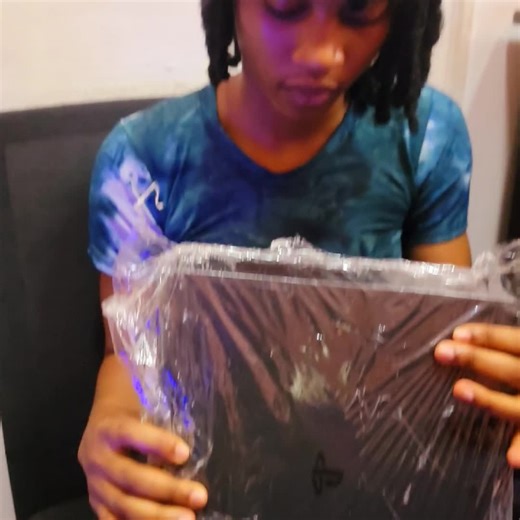 Faites des cadeaux à vos proches... les prix sont cassés venez vite chercher écran, console, chargeur, clé usb, montre etc. #viral_video #playstation #fete #business