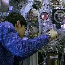 Serie: Experimentelle Methoden zur spin- und winkelaufgelösten Photoemissionsspektroskopie in Kombination mit polarisationsvariablem Laser