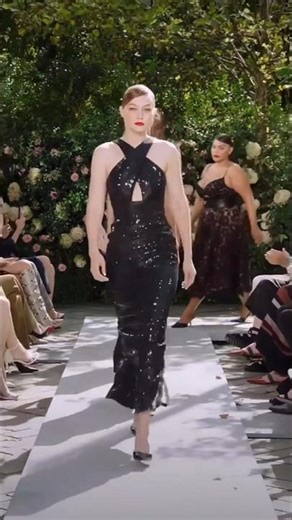 When Gigi Lead Kendall And Victoria #gigihadid