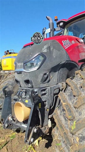 Case 300 AFS backwards corn silage 🌽😍