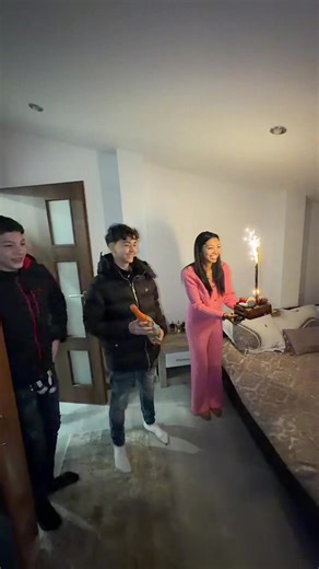 Familia și prietenii pentru un tort perfect