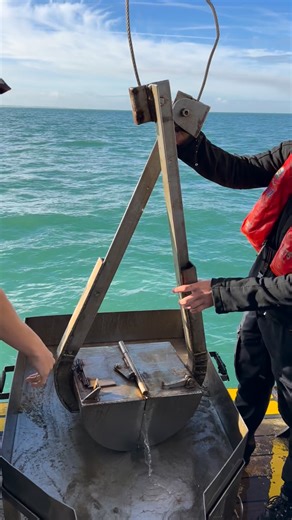 90K views · 7K reactions | van Ven grab for sediment sampling, RV Simon Stevin | Marc Kochzius | Facebook