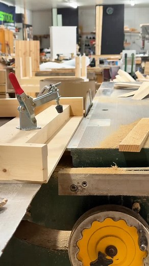 tapering oak legs with the table saw… because straight legs are too basic 😎 #woodworking #woodtok #tablesaw #oaklegs #furnituremaking #puutyö #diywoodworking #makerlife #finewoodworking #workshopvibes | Puutyö Salonen