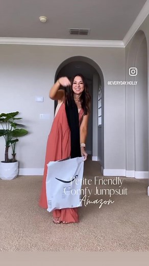 Easy & Comfy spring & summer outfit from Amazon! These overalls are super comfy, comes in 27 colors/patterns and has adjustable straps and pockets.