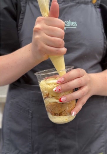 🍰✨ Making Cake-In-A-Cup Magic! Watch as we whip up our new Cake-In-A-Cup at our Castle Hill shop! Mackenzie is piping the icing and layering the cake. Delicious, fun, and only $10 — the perfect treat for any sweet tooth! 💛 #exquisitecakes #cakeinacup #castlehillcakes #sydneybakes #zerowasteb