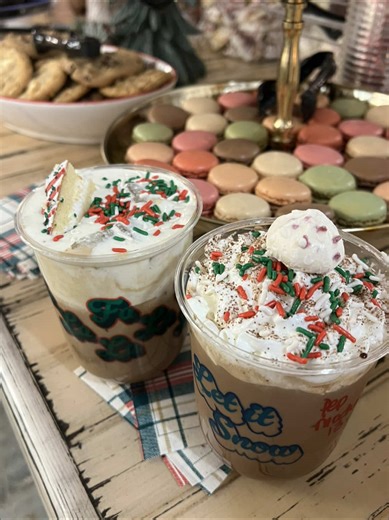 Y’all have got to get to @HarlowandPearl this holiday season to try their Christmas drink menu! They have new hours, so make sure to check their socials and swing by for a festive latte! #charlestoncoffee #harlowandpearl #latte #christmascoffee #charleston