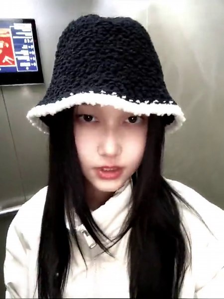 Luna (@lunamccall.moon)’s videos with Kickin Back by Mila J - DAYASLQVR™