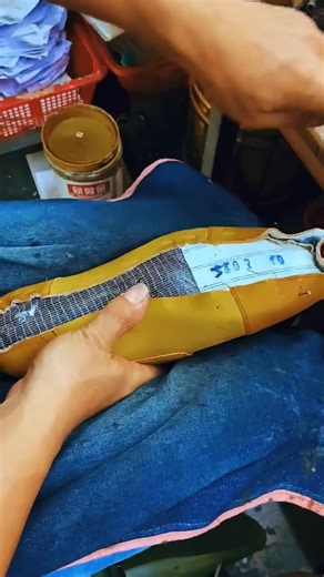 Handmade shoe making #shoemakingschool #leatherworking #chicagothingstodo #leatherworkshop #fblifestyle | Chicago School of Shoemaking