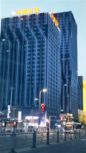 As night falls, the #Xinjiang #Urumqi #Economic #Development #Zone shines brightly, with the pulse of innovation and development beating here, promising a bright future.🏙🏙 | Discover Xinjiang