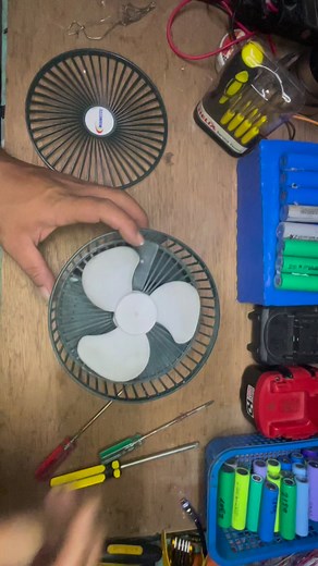 Rechargeable fan… replace battery 2100mah replace charging port type c #reelsfypシ #reels2023 #reelsvideo #reelschallenge #18650batteries #18650battery #RechargeableFan #minifanportable #minifan #minifanusb #diyprojects #diyers | J-m Madlangbayan