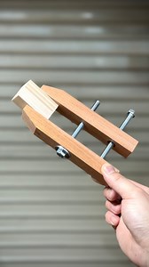 #woodworking Have you ever heard of a hand screw clamp you can easily make using just bolts, nuts, and scrap wood?This was actually my first time making one, and honestly, you can never have too many clamps!Also, there’s just something warm and charming about wooden tools—I really love that 👍I post shorts every day, so if you enjoy this kind of content, please give it a like and consider subscribing 🙇 | ティーダブリューシーデザイン/TWCDesign