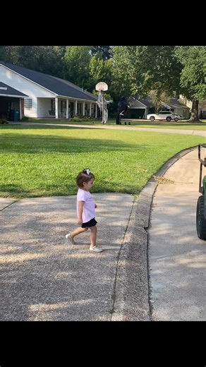 83 reactions · 9 comments | A few favorite moments from our very first porch pickup yesterday. To feed people feeds my heart. Thanks to everyone who showed up and supported our 1st drop! Needless to say, my heart is full 﫶﫶 I so look forward to the next one this upcoming week! Get notified about the next drop by signing up at https://www.hotplate.com/healthwithhope | Hope Frugé | Facebook