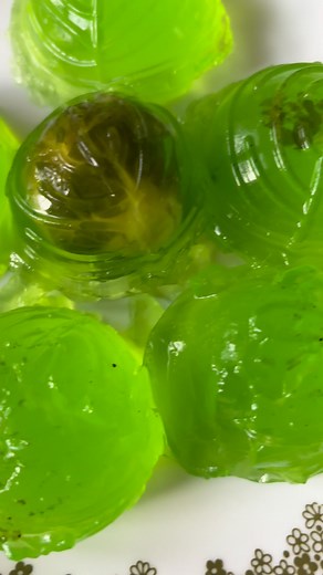 Brussels Sprout Jello #jello #thanksgiving | June Cleavers Vintage Closet