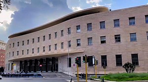 Visita tra arte e storia al Palazzo delle Poste di piazza Bologna a #Roma, opera di grande pregio architettonico recentemente restaurata. #TGPoste #PosteItaliane ➡️ https://tgposte.poste.it/2024/10/29/tg-poste-del-29-ottobre-2024-2/ | Poste Italiane
