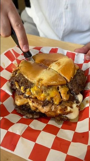 The AGGRESSIVE DEVOUR SMASH at Buns n Shakes in New Brunswick, New Jersey!! 🍔🍔🔥🔥 #DEVOURPOWER