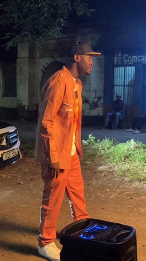 King Kaka on Instagram: "Nikiwa mdogo My Papa was a rolling stone I miss him sahii King ako na rizla Rolling Stones I wish angenisoma kwa Rolling Stones Mother ako na mafundi ocha Rolling Stones"