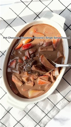 Hot Chocolate Strawberry Brownie | Single Serve Dessert #brownie #hotchocolate #strawberry #pudding