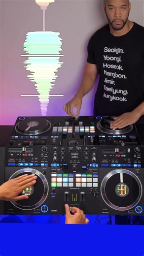 Think scratching is dead in new hip-hop? Think again. I'll show you how it's not! Adapting classic turntablism to modern tracks is all about precision and knowing where to place your stabs and chirps. The rhythm might be different, but the fundamental techniques still apply. Which one are you trying first⁉️ | deejaypryme