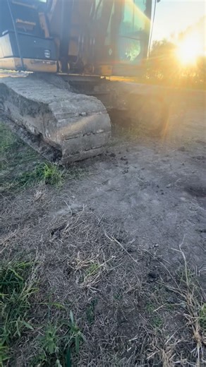 20K views · 168 reactions | Part 4: Machine wrapped up and ready to work. Another South Texas job complete. Heading home.  #southtexas #corpuschristi #heavyequipment #dieselrepair #fieldmechanic #mobilemechanic #equipmentrepair #hydraulicrepair #hydraulichose #excavator #dozer #skidsteer #constructionequipment #oilfieldservices #pipelineconstruction #mechaniclife #worktruck #rhinoequipmentservices #res | Rhino Equipment Services | Facebook