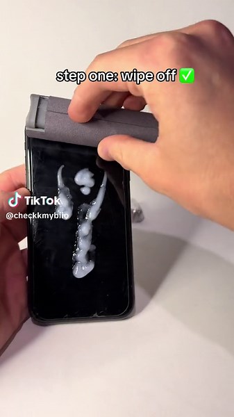 How to Clean a Dirty Phone Easily at Home