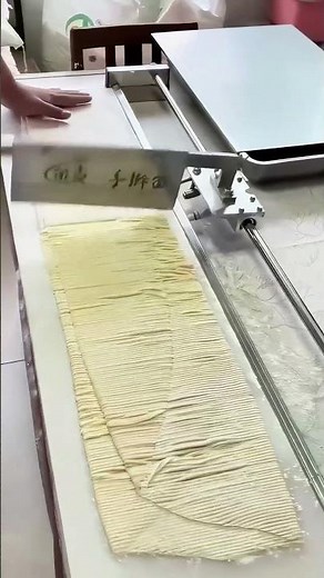 Handmade Noodle Machine’s Amazing Cutting!