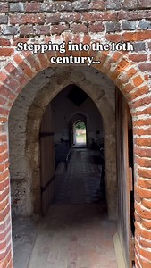 1.1K views · 4.5K reactions | English summer idyll ☀️ On a sun-drenched day in Kent, we took a moment to sing one of our favourite pieces. Surrounded by rolling hills and birdsong, Tallis’s ‘If ye love me’ felt like the perfect music for the setting. #acapella #choir #choral #classical #music #church #countryside #english #tallis #tradition | The Gesualdo Six | Facebook