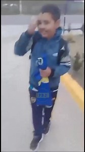 Tendencia: "Cavani" Porque se sacó una foto con un fan y encima le puso repelente para los mosquitos. | 90.1 Fm Ideal