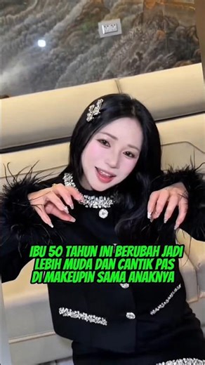 This 50-Year-Old Mother Looks Younger and More Beautiful After Her Daughter Puts Her Makeup On 😱❤