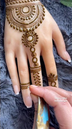 Simple MehendiDesign for Beginners #henna #mehndi #latestmehndi #newsong #music #hennaart #mehandi