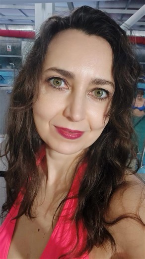 Adela Rusu on Instagram: "Recunoștința este începutul oricărei transformări. Sunt recunoscătoare pentru drumul meu, pentru feminitatea mea, pentru faptul că pot construi frumos, conștient și în ritmul meu. Am ales să investesc în mine – în pielea mea, în starea mea, în viitorul meu. Și să lucrez într-un mod care îmi respectă energia și valorile. Dacă simți că vrei mai mult decât rutină și mai aproape de tine însăți, poate că nu e întâmplător că citești asta 🤍"