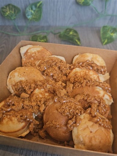 🥞✨ Mini Pancake Boxes ✨🥞 10 fluffy mini pancakes topped with 🤎 Biscoff crumble 🤎 Biscoff sauce Soft, fluffy, sticky and FULL of that Biscoff goodness 🤤 ✨ Available for PRE-ORDER 📅 Collection Tuesday 💷 £4 per box 📍 Tarleton 6 Stop Lock Court Tarleton PR4 6ET 📍 Banks 34 Abrams Fold Banks PR9 8AL Limited availability – message the page to secure yours! 🥞💛 #CakeCupboard #PancakeTreats #BiscoffLovers #PreOrderOnly #Tarleton