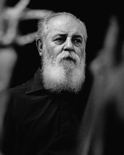 ‎♤شعر،متن ،موزیک ،دکلمه♤‎ on Instagram‎: "شنیدن شعر زیبای استاد ابتهاج خالی از لطف نیست...😍❤️؛ ------------------------------------------------------------------ آری آن روز چو می رفت کسی... داشتم آمدنش را باور... من نمیدانستم... معنی هرگز را... تو چرا بازنگشتی دیگر؟!"‎