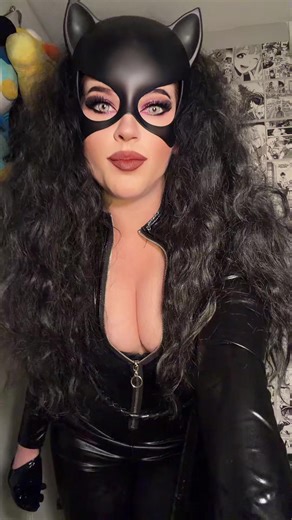 This is exactly how I’d talk to Catwoman- I am no better than a man… #catwoman #dc #cosplay