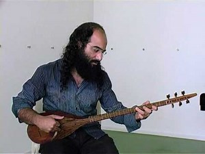 Kiya Tabassian demonstrates the setar