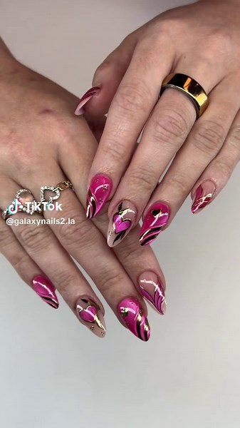 💅 Spring nails are the perfect blend of vibrant colors and metallic shine! ✨ With stunning chrome designs and delicate floral details, each nail is not just art, but a symbol of renewal and the lively spirit of spring! 🌸💖 Have you tried chrome nails this spring yet? 🤩 SpringNails #ChromeNails #NailArt #SpringVibes #NailDesign #Chrome