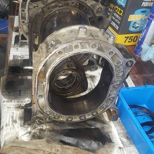 ロータリーエンジンとは？仕組みのメリット5つとデメリット6つを解説！