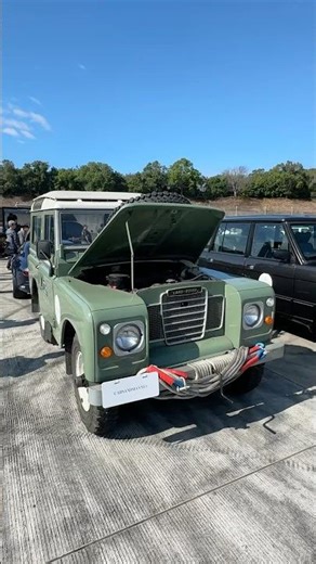 1976 Land Rover Series lll Defender walk around in #carsandmanner #defender #landroverseries3