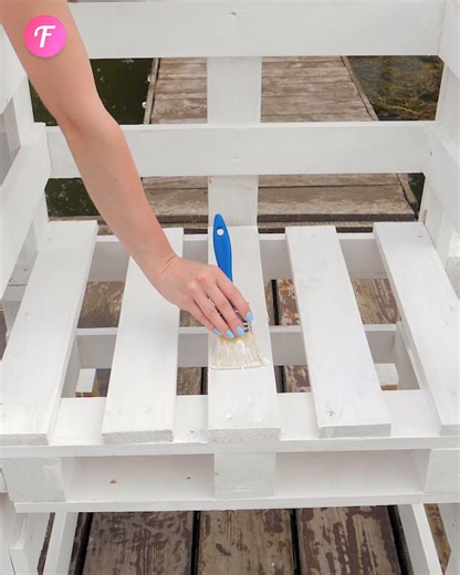 Rustic Pallet Furniture Set for Outdoors | Fabiosa Hearty