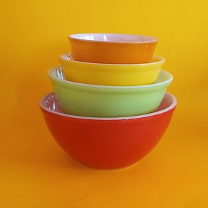 Pyrex Harlequin Bowl Set of 4- Solid Colours - Rainbow - Etsy