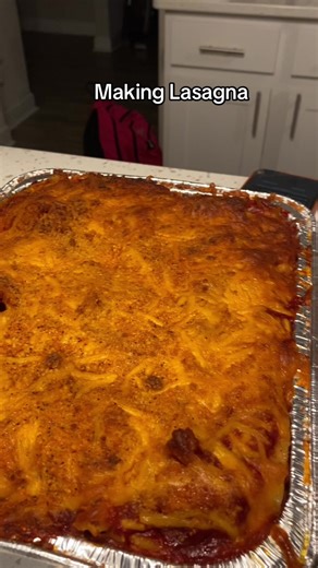 kiayaelliott (@kiayaelliott)’s video of Making Lasagna