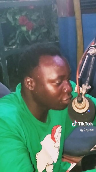 I got fans shocked after performing celebrating by 2qupe ft judah Rapknowledge #2qupe #icecube #khaligraph