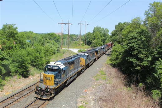 CSX - Past and Present | CSX M427 on the pull out of Worcester, Mass a couple months ago with SD40-SD70MAC-GE-SD40-exPan am railways/MEC 305 (GP40) | Facebook