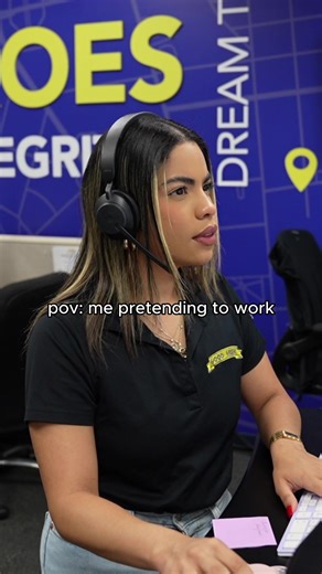 Acting booked and busy so no one gives me real tasks 😅 …but don’t get it twisted, we actually get the job done. 📦💪 • • • #behindthescenes🎬 #goodgreekmoving #pov #bookedandbusy #trending #viral