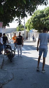 2.3M views · 99K reactions | El compa vs Alex Martinez  . . . . . . . . . . . . Este video tiene como finalidad entretener a traves de un humor sano y todo lo que se ve es totalmente ficticio e interpretado por actores profesionales | FZ - Humor | Facebook